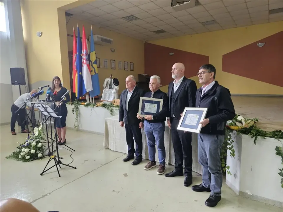 Predstavnici Ogulina na Danu općine Kamanje - OG Portal